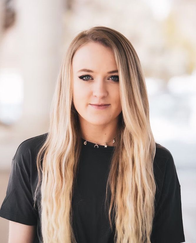 De ce se machiaza fetele și femeile?- LIRC Blogul cu reviste